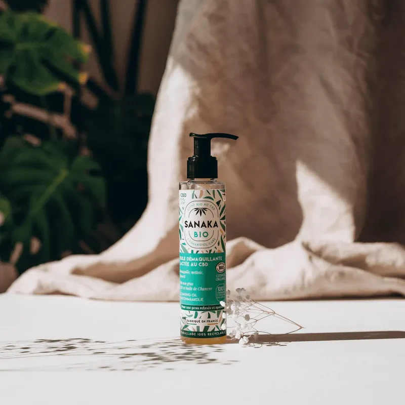 Huile Démaquillante Lactée au CBD – Sanaka Bio – 150 ml